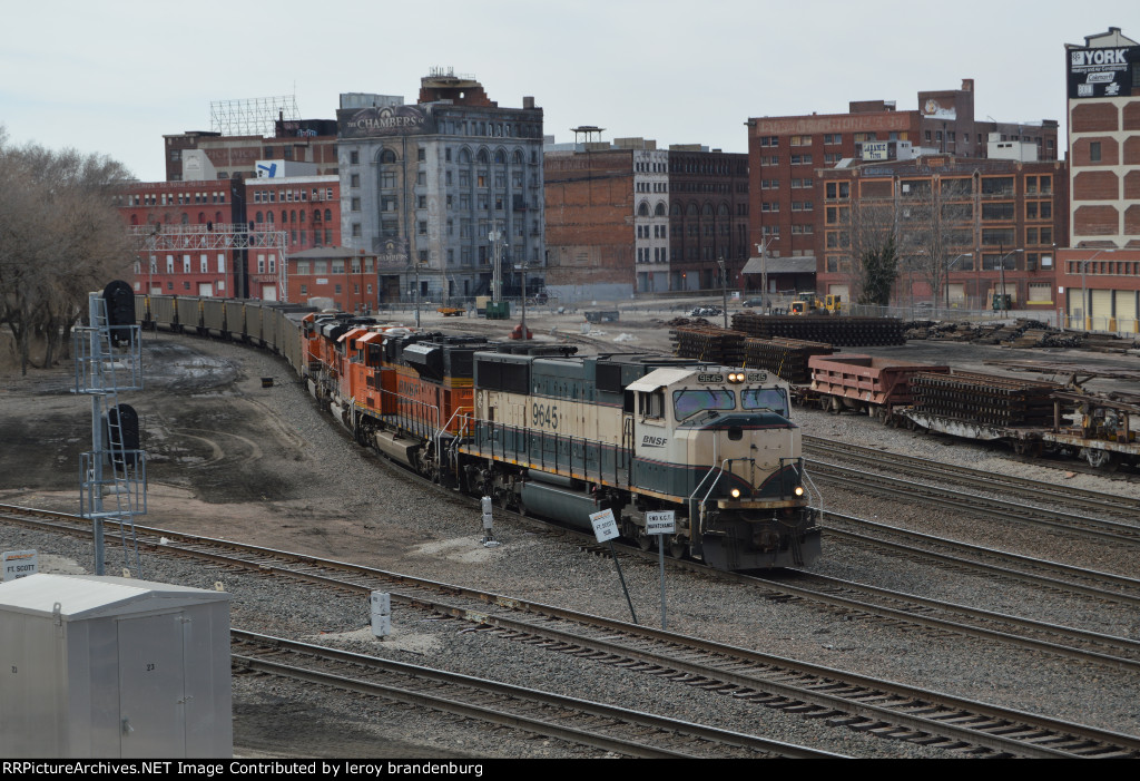 BNSF 9645 brings a wfcx empty coal train thru the bottoms